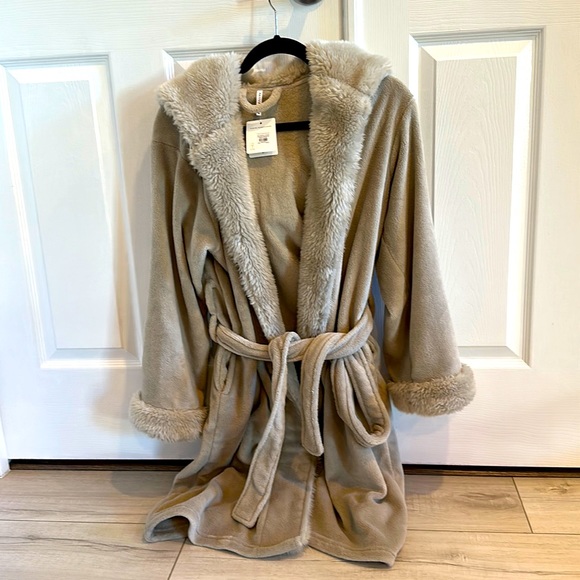 Pottery Barn | Intimates & Sleepwear | Pottery Barn Hooded Shearling ...